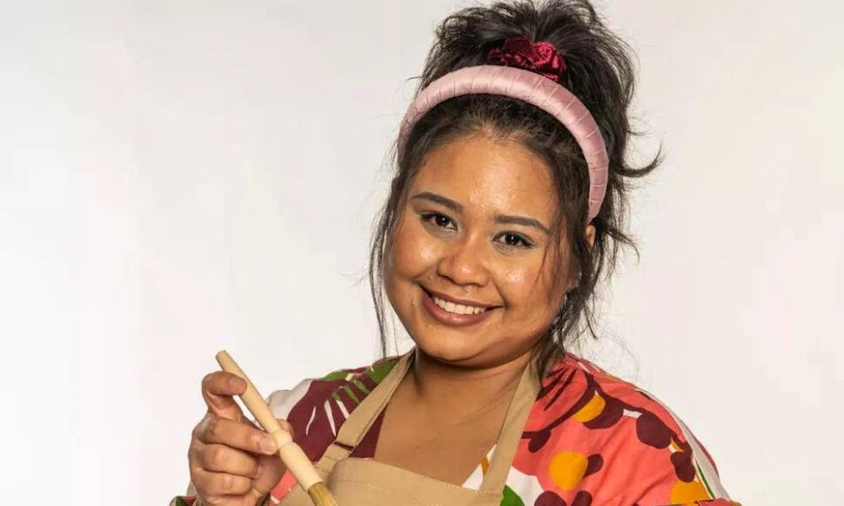 Syabira wins Bake Off 2022