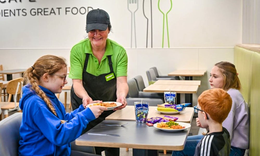 Where do kids eat for free in London and the UK?