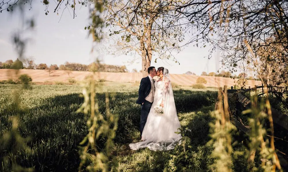 A guide to wedding roles: Who does what in your wedding party?