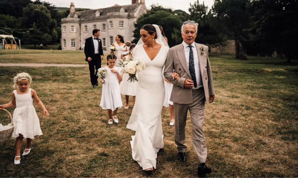 A guide to wedding roles: Who does what in your wedding party?