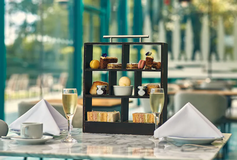 Aqua Bar & Conservatory at Crowne Plaza Marlow, Buckinghamshire ...