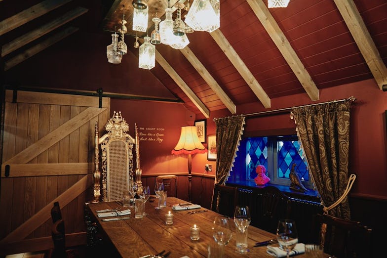 The Kings Arms - Egham, Surrey - Restaurant Review, Menu, Opening Times