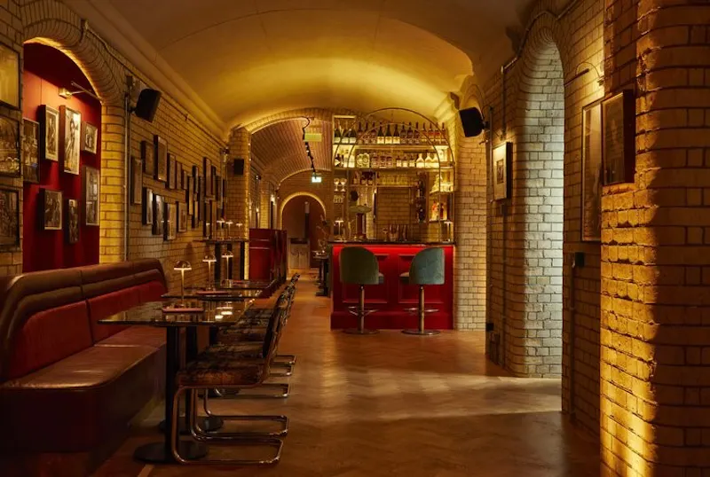 Larry's Bar, London - Restaurant Review, Menu, Opening Times