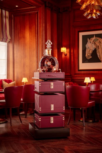 The Guards Bar & Lounge, London - Restaurant Review, Menu, Opening Times