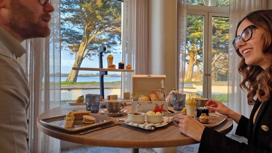 Waterside Bar & Restaurant at Langstone Quays Resort, Hampshire ...