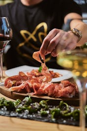 Piggs Royal Mile, Edinburgh - Restaurant Review, Menu, Opening Times