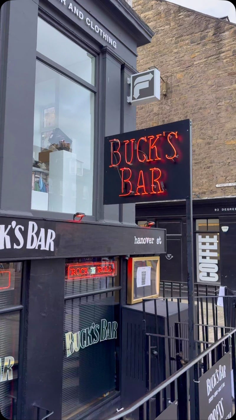 Bucks Bar St Andrews, Edinburgh - Restaurant Review, Menu, Opening Times