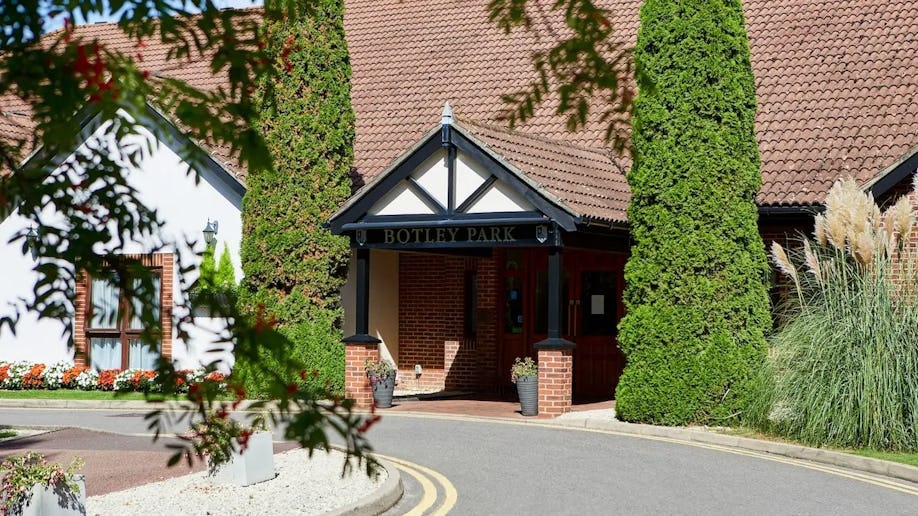 Winchester Restaurant at Macdonald Botley Park Hotel & Spa, Hampshire ...