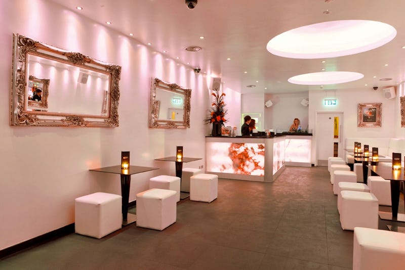 Aquum Lounge, Surrey - Restaurant Review, Menu, Opening Times