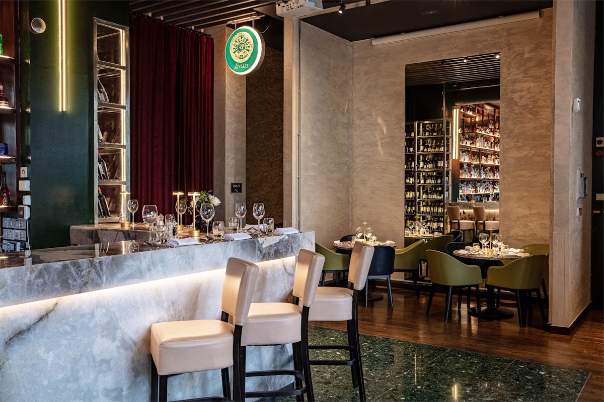 Smith's Bar & Grill, London - Restaurant Review, Menu, Opening Times