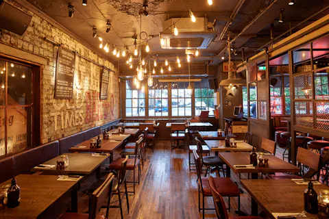 Cross Keys Chelsea, London - Restaurant Reviews, Bookings, Menus, Phone ...