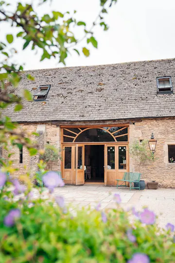 Oxleaze Farm & Barns, wedding venue in Oxfordshire - Wedding Venues